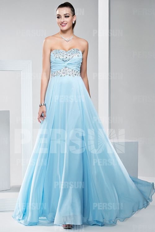 Des robes de soirée différentes conviennent à des personnes de couleur ...